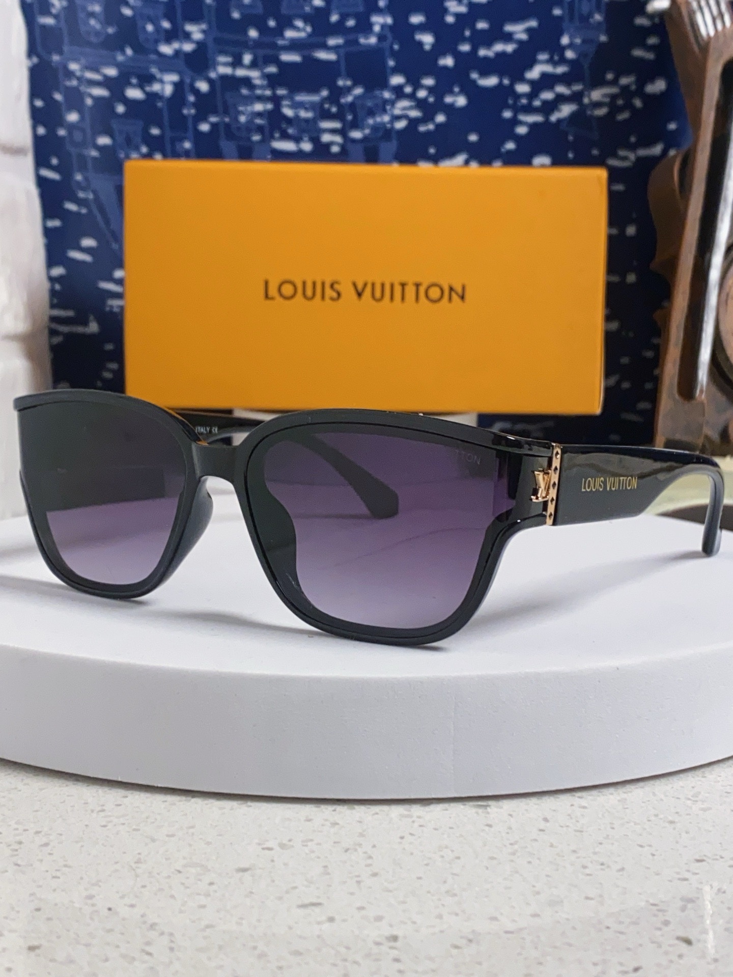 LV Sunglasses - Excellent23
