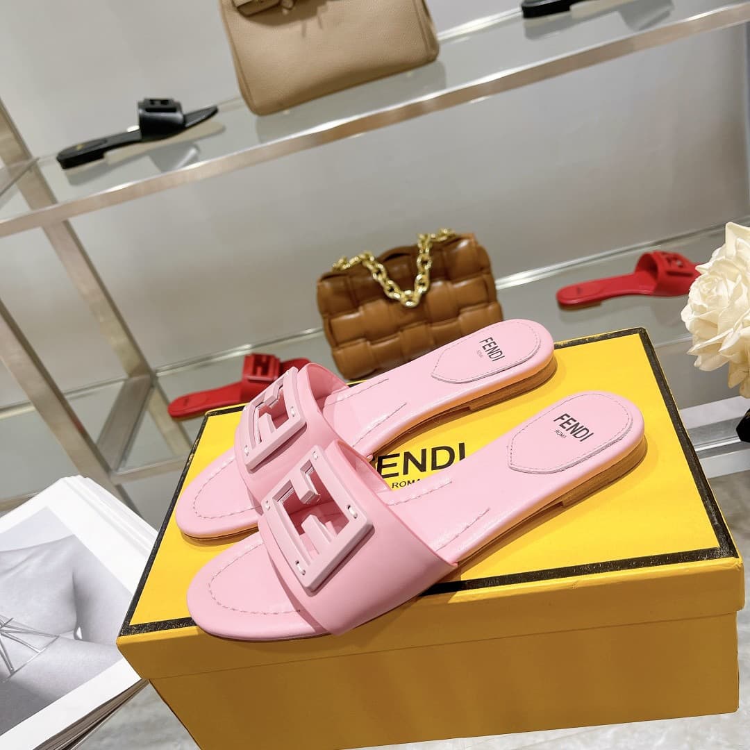 Fendi Woman Slippers - Excellent23