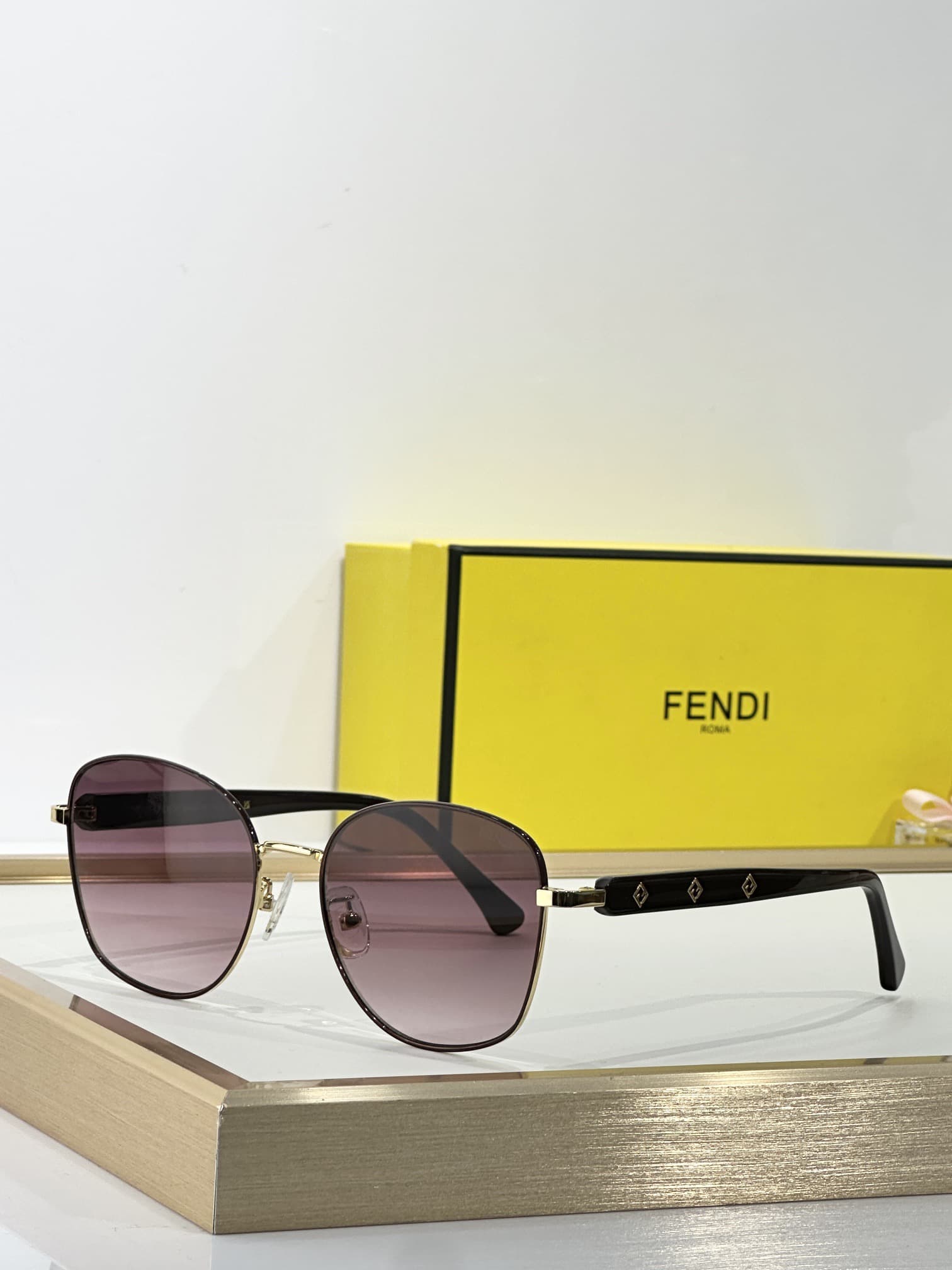 Fendi Sunglasses - Excellent23